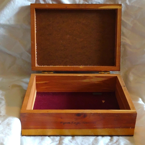 Vintage | Storage & Organization | Pigeon Forge Tennessee Wooden Box ...